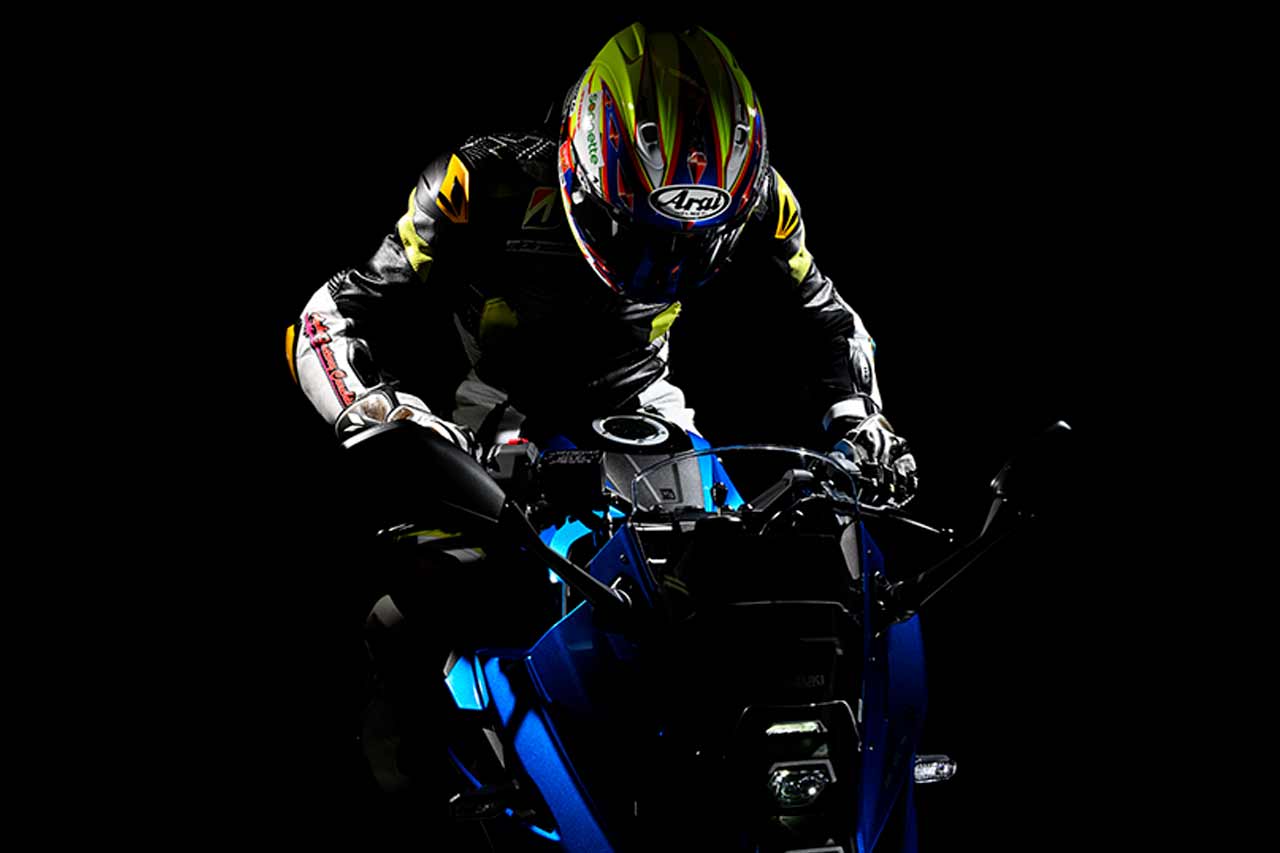 【ライディングフォームの新セオリー／走れるフォームのポイント】Part1：ハンドルを操作する - BikeJIN WEB