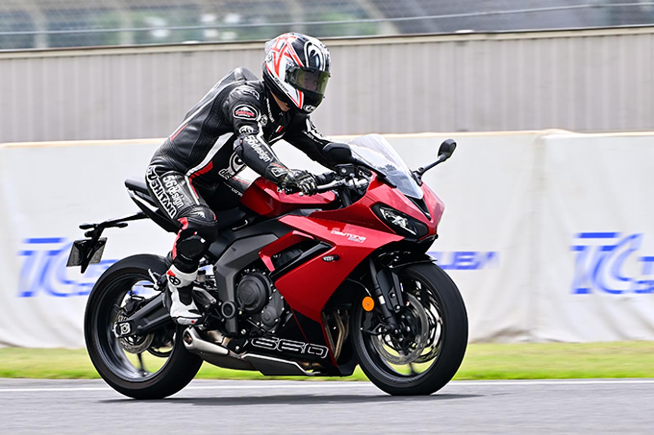 【バイクを縦方向に操るライテク①】フォークを沈めて曲がれる姿勢を作る - BikeJIN WEB